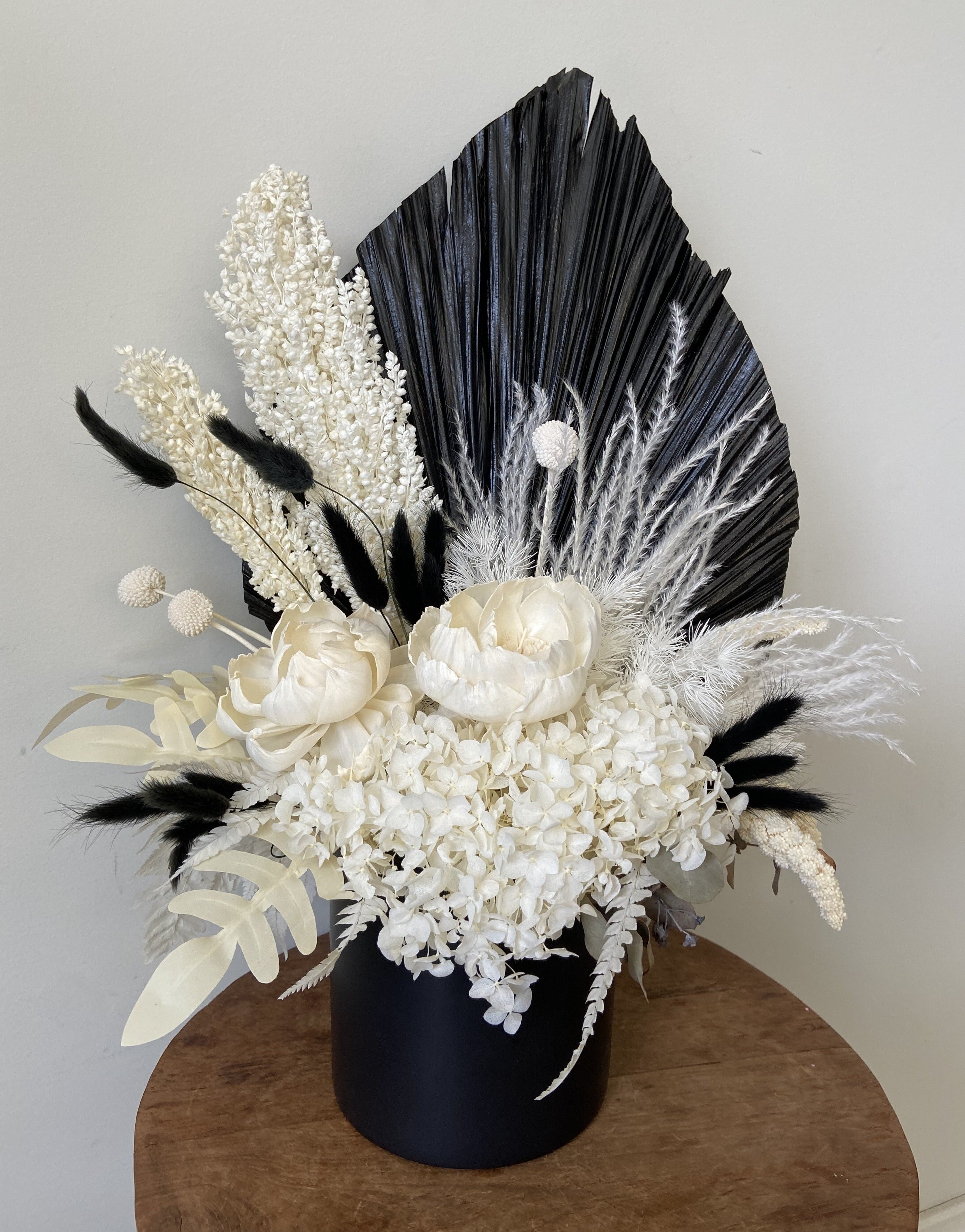 Casanova - Dried/preserved flower arrangement – Wild Jasmin Blooms